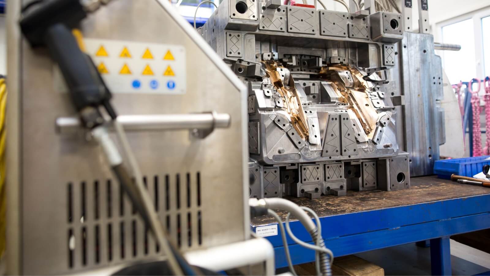 Injection molding vs CNC machining: Differences and 14 Comparison Points