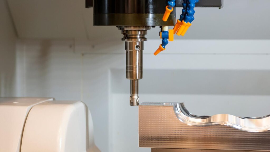 Injection molding vs Extrusion: Differences and Comparison