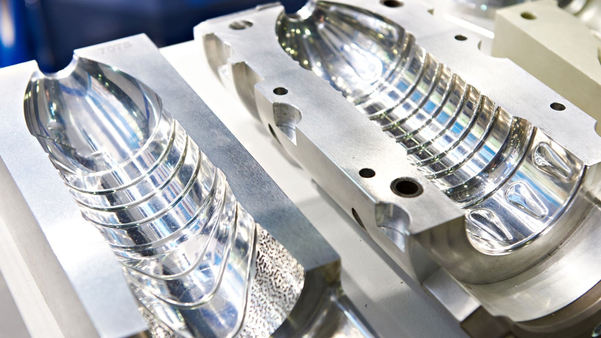 What is Injection Molding Machine: Definition, Types & Characteristics