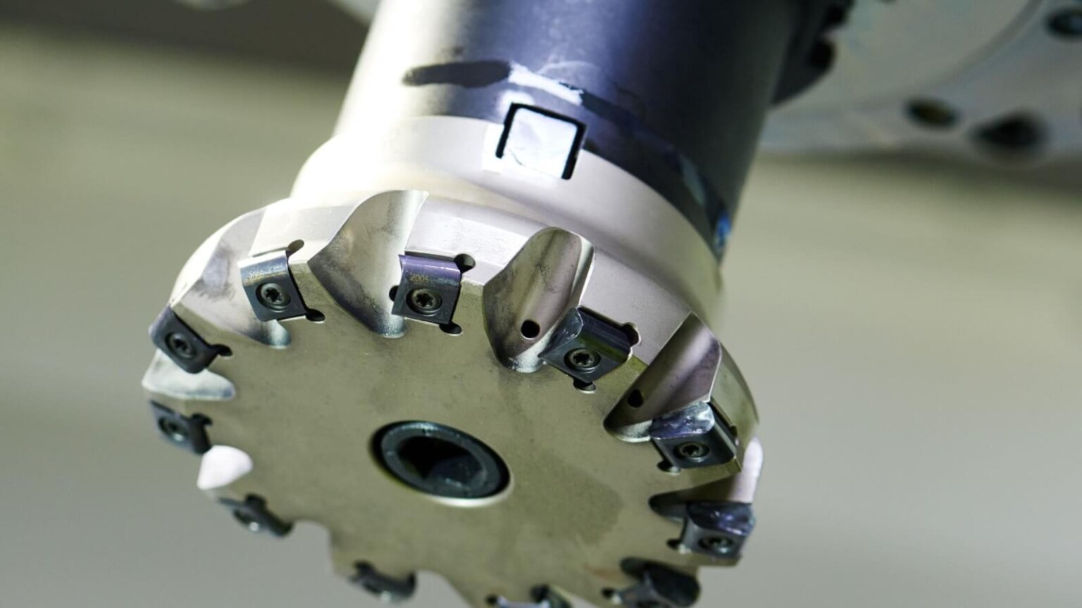 Milling vs Drilling: How Does CNC Milling and CNC Drilling Compare?