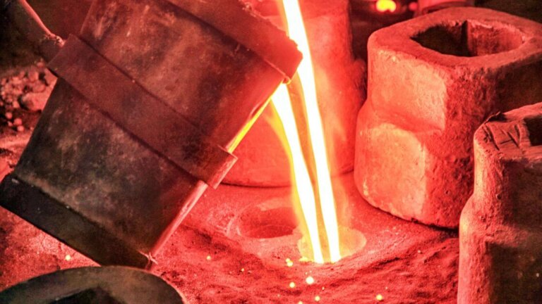 Casting vs Machining: Differences, Similarities and 12 Factor Comparison