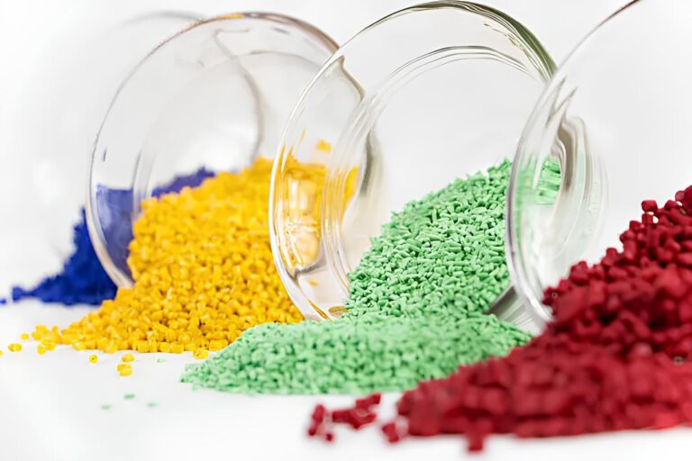 How co-injection molding works